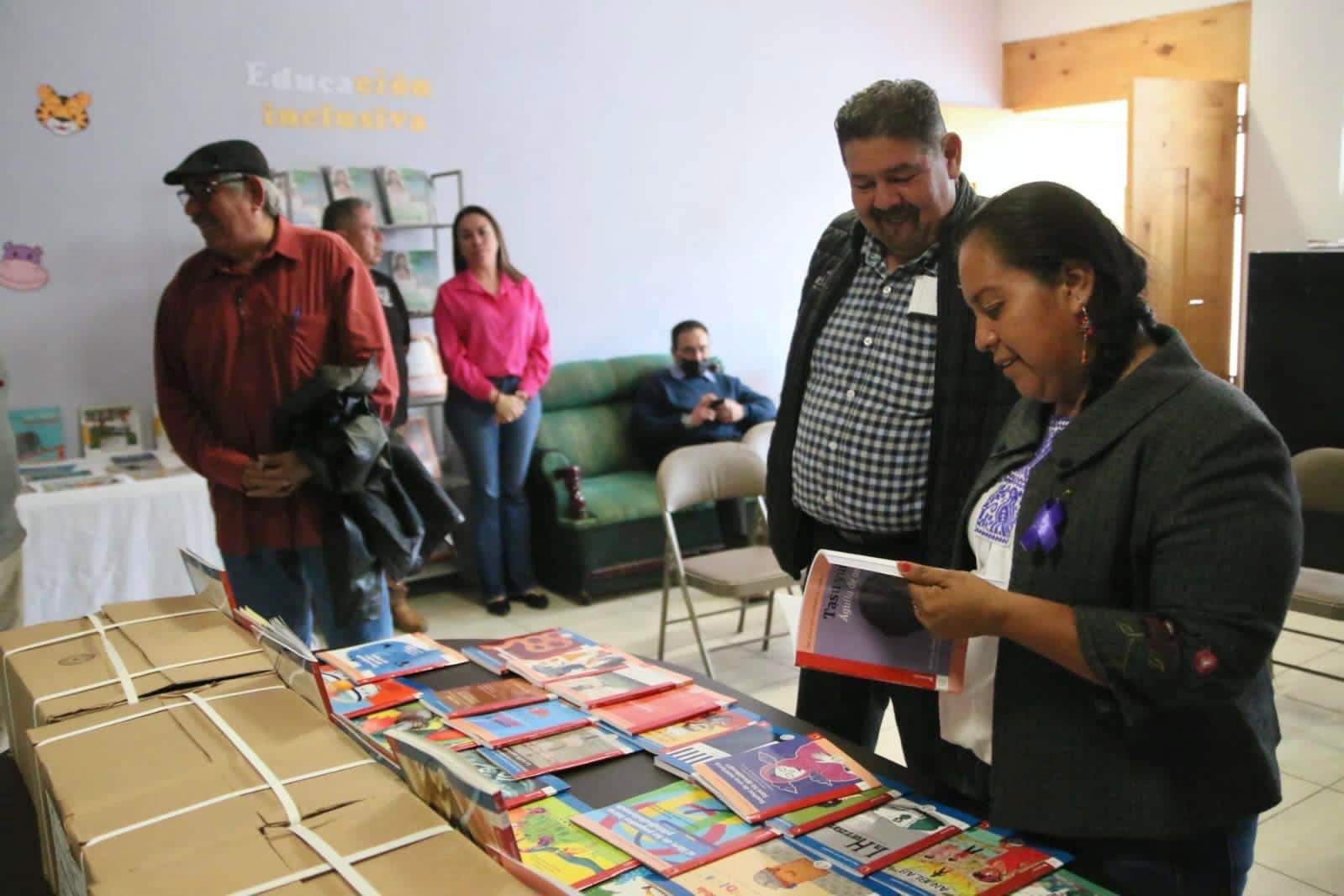 ISC ENTREGA ACERVO BIBLIOGRÁFICO EN CENTRO MUNICIPAL DE LAS ARTES ...