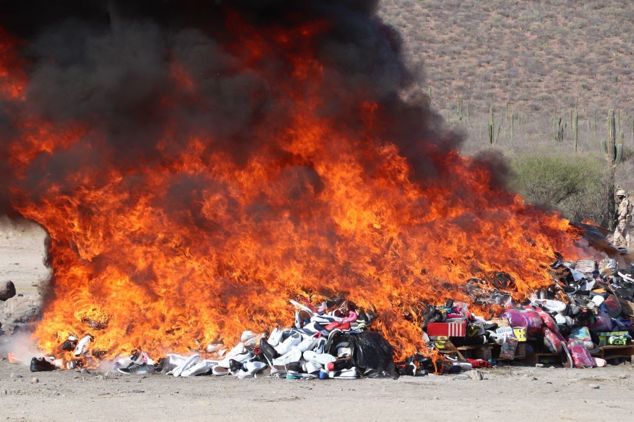 ENCABEZA MESA DE SEGURIDAD ACTO DE INCINERACIÓN DE NARCÓTICOS ...