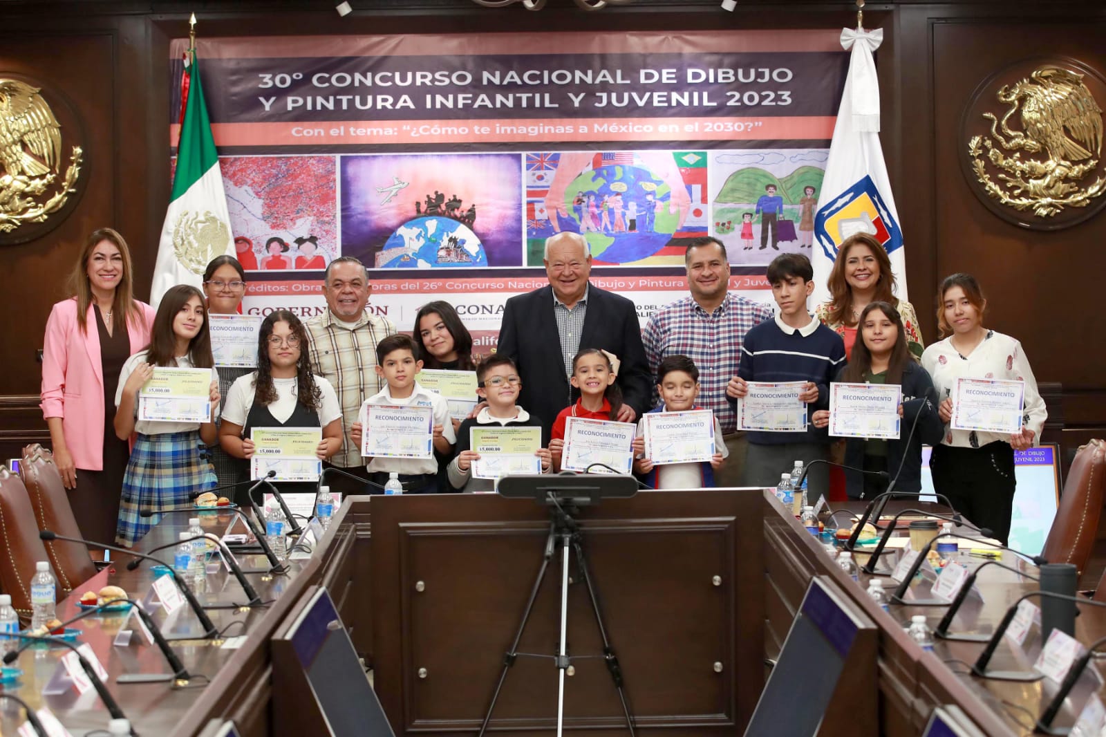 ENTREGA GOBERNADOR, PREMIOS A GANADORES DE CONCURSO NACIONAL DE DIBUJO ...